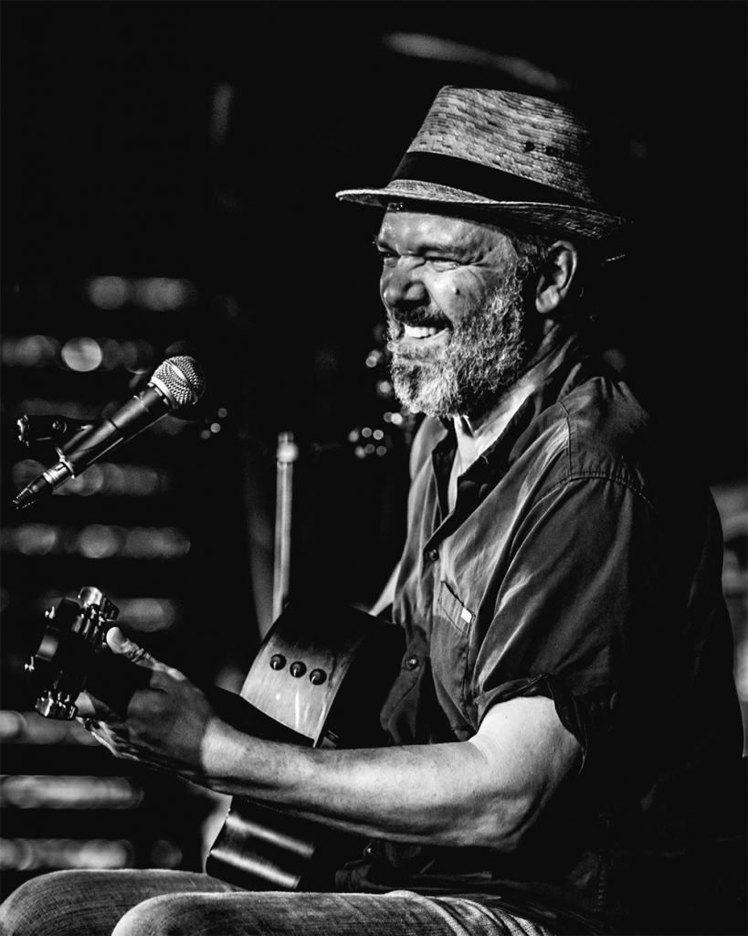 Intimate concert keeps Lochlin rockin' | The Highlander